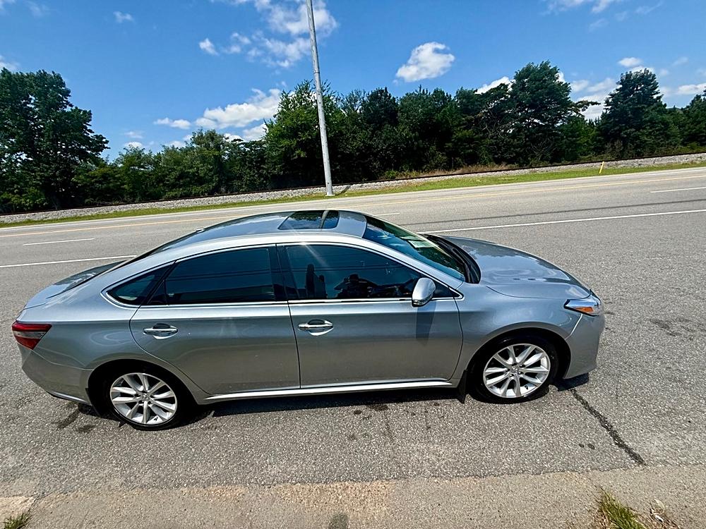 2015 Toyota Avalon XLE: Reliability, Style, and Performance in a Sedan